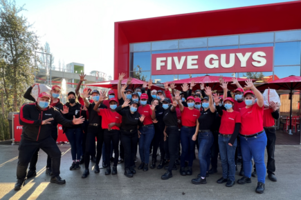 Five Guys France surfe au-dessus des salaires minima de la restauration ...